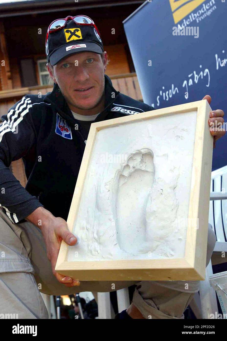 Der oesterreichische Skirennfahrer Hermann Maier praesentiert am ...