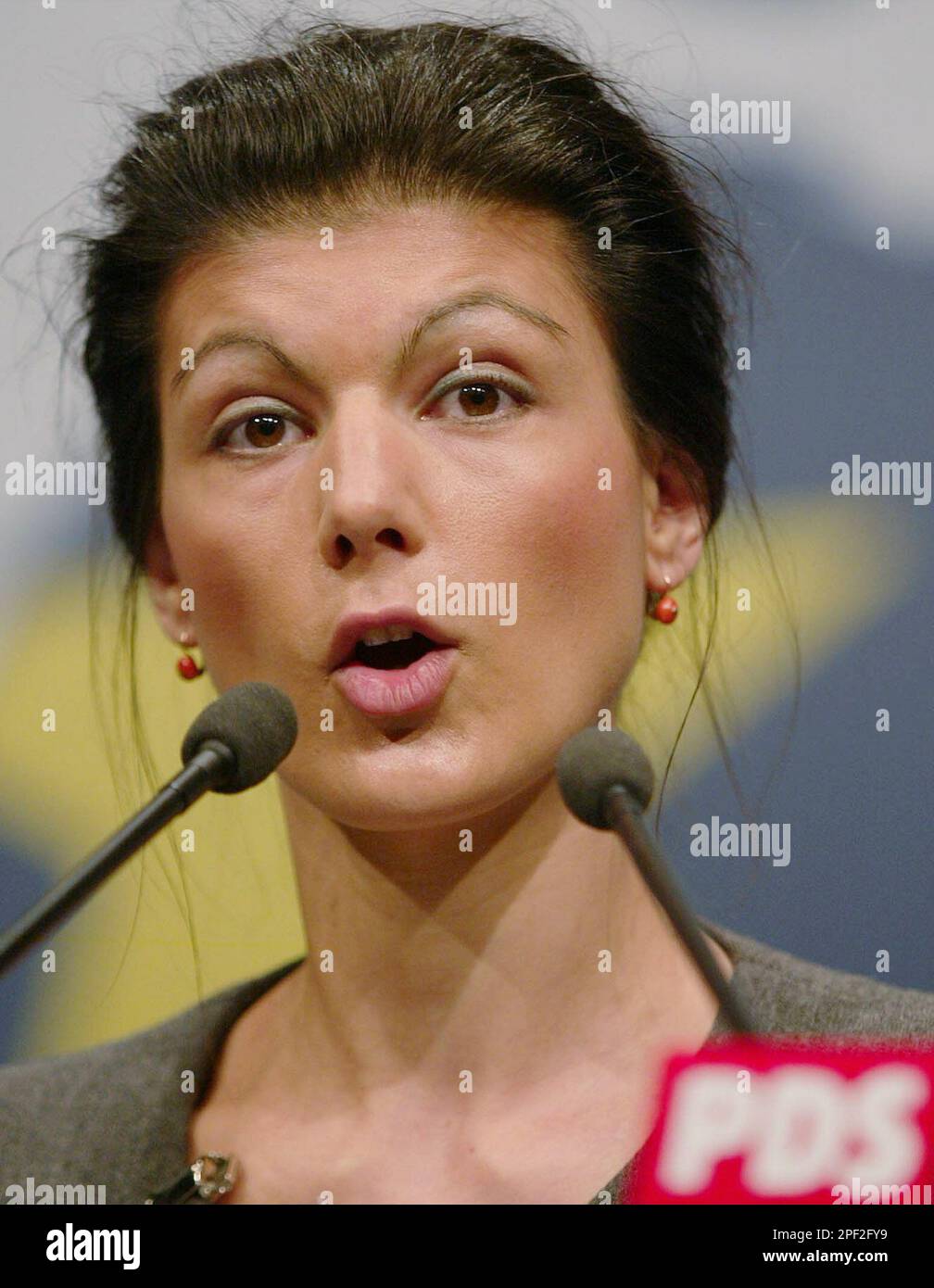 PDS-Europawahl-Kandidatin Sahra Wagenknecht spricht auf dem PDS-Europa ...