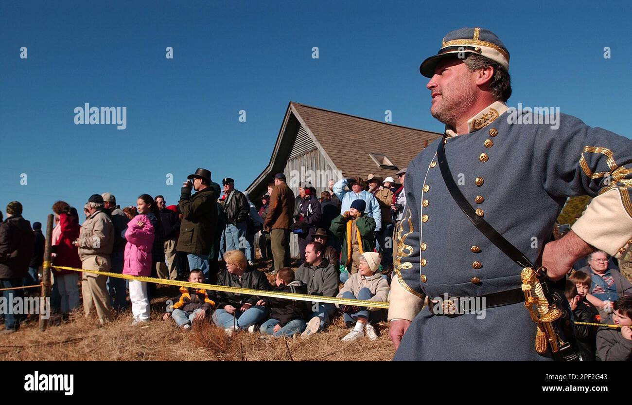 Kirk Keller, right, playing the role of Confederate Gen. Thomas ...