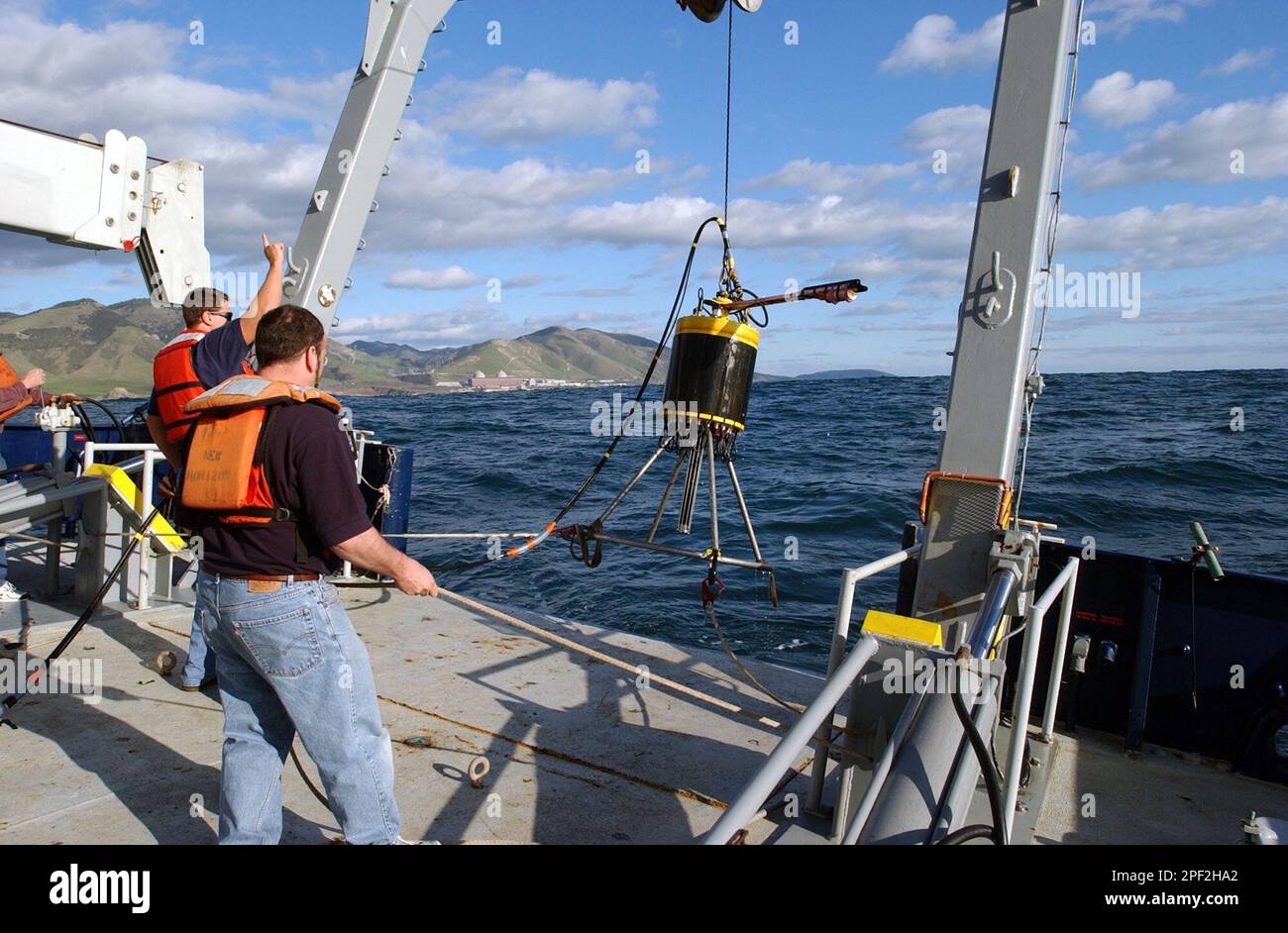 ** ADVANCE FOR MONDAY FEB. 2 ** Crewmembers of the research vessel New ...