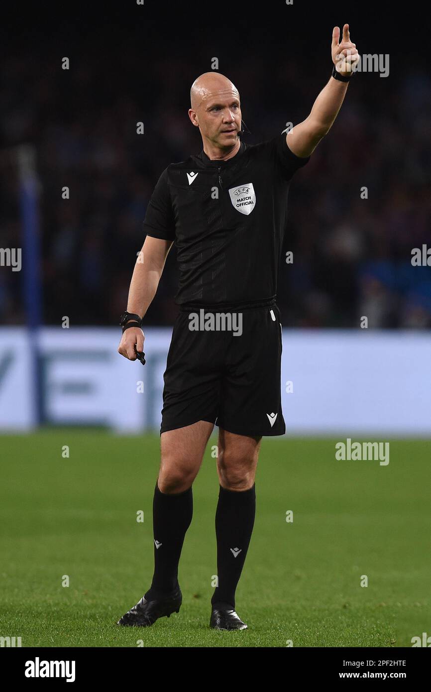 Naples, Italy. 15 Mar, 2023. Referee Antony Taylor during the UEFA ...