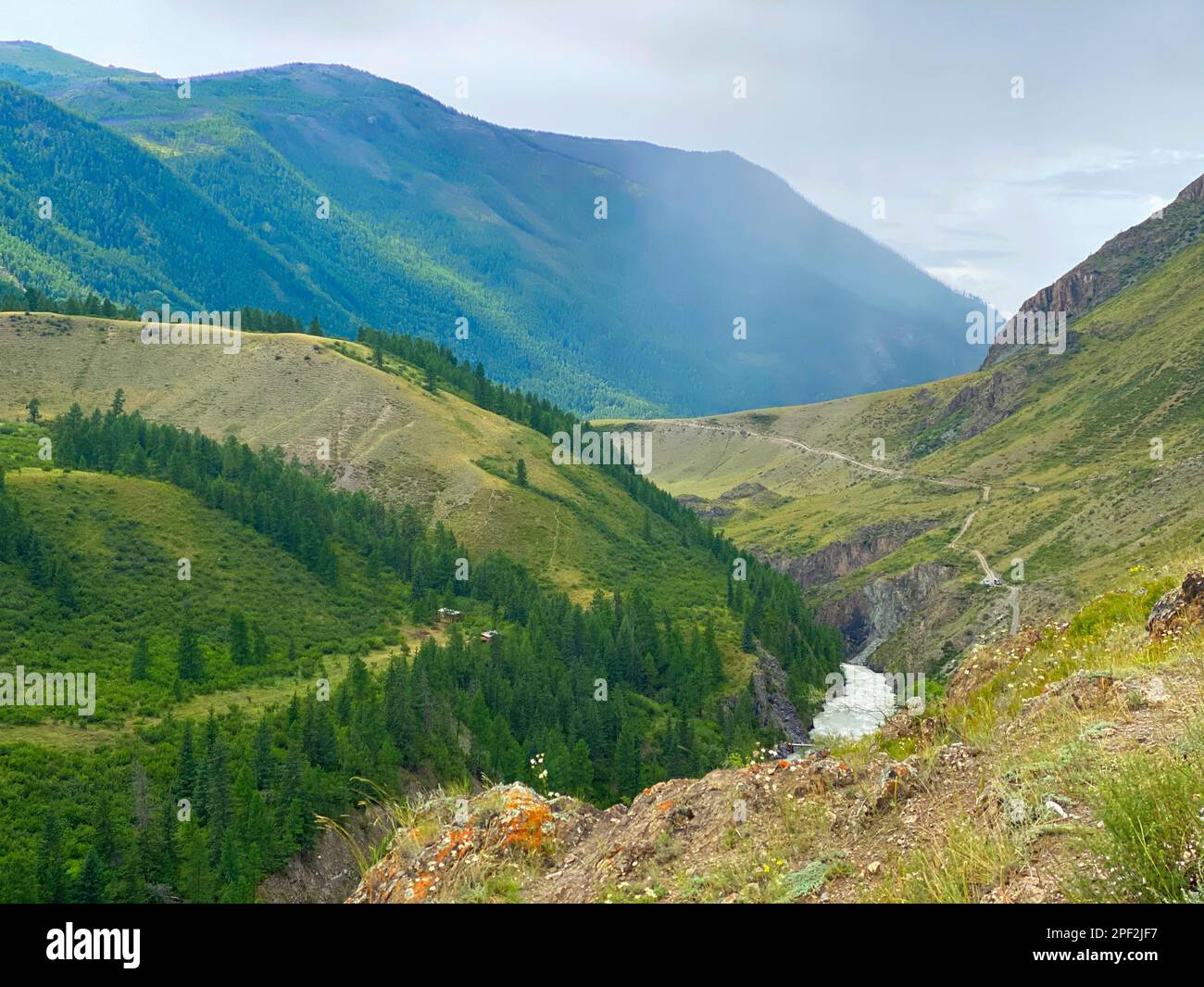Field road under gorge hi-res stock photography and images - Alamy