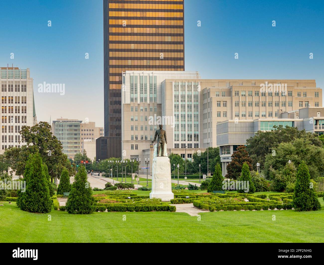 Baton Rouge, Louisiana - skyline with Huey Long Statue Stock Photo - Alamy