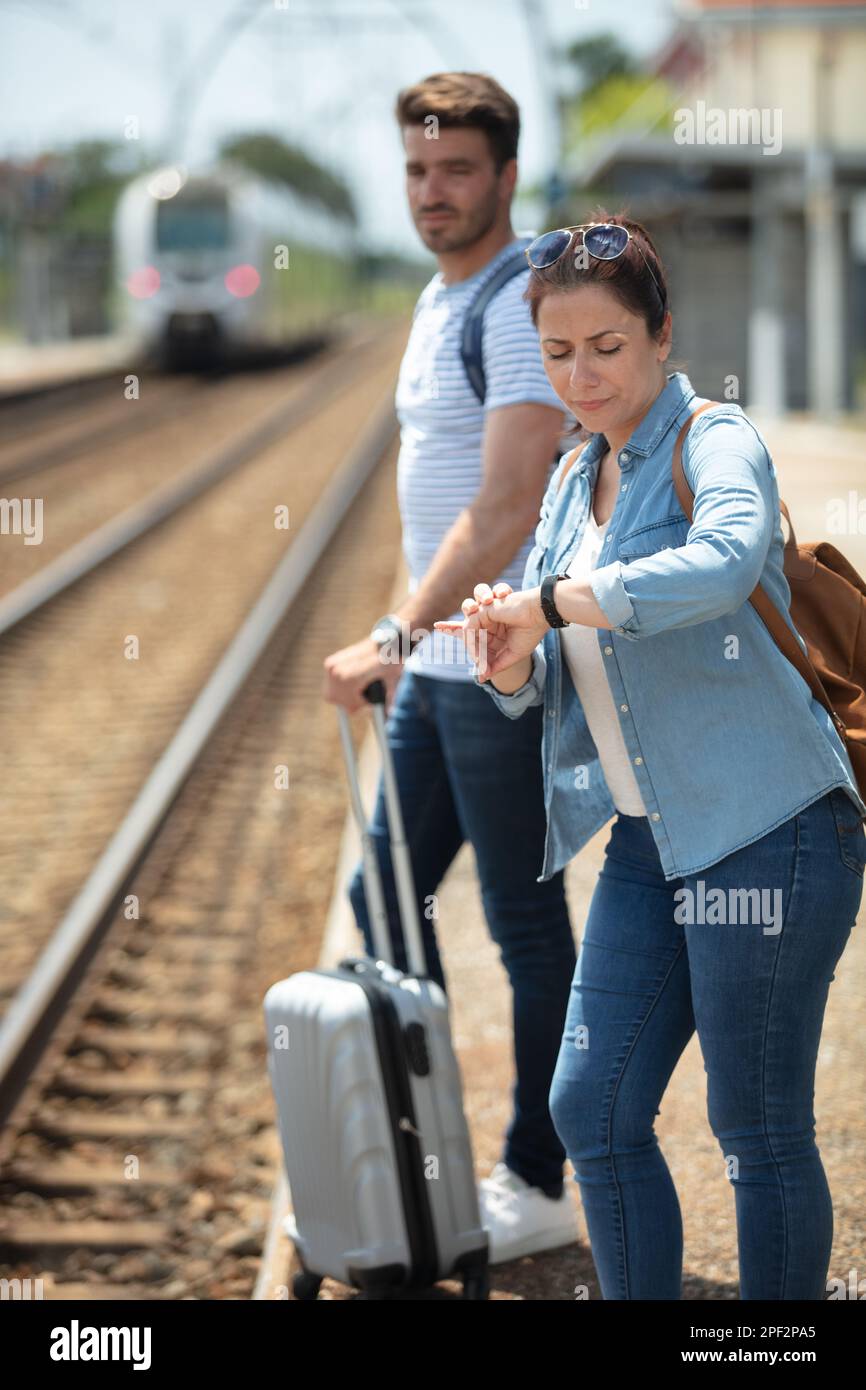people waiting for the train at subway station Stock Photo - Alamy