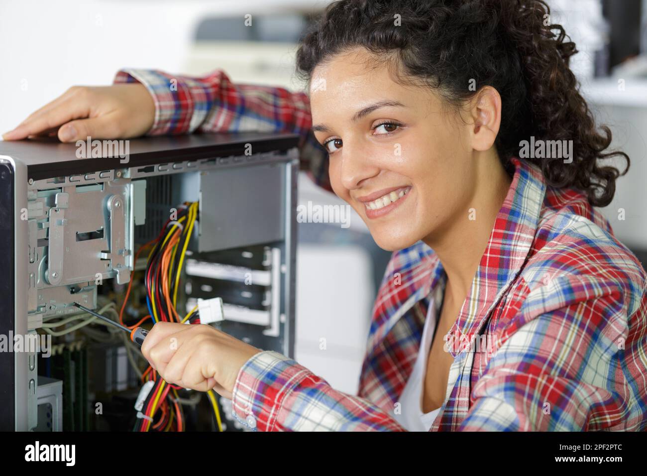 Fixing cables hi-res stock photography and images - Alamy