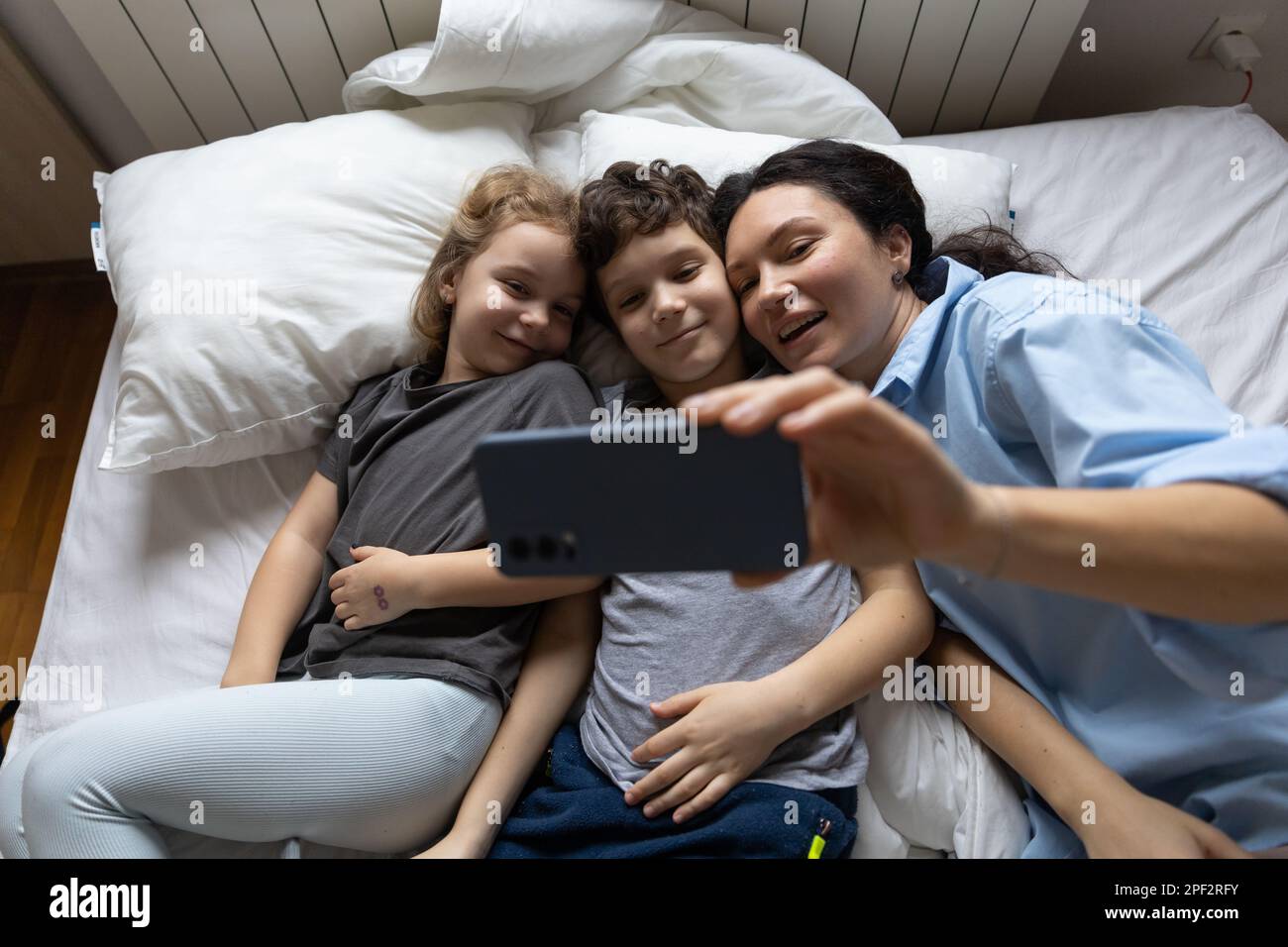 Kids video camera hi-res stock photography and images - Alamy