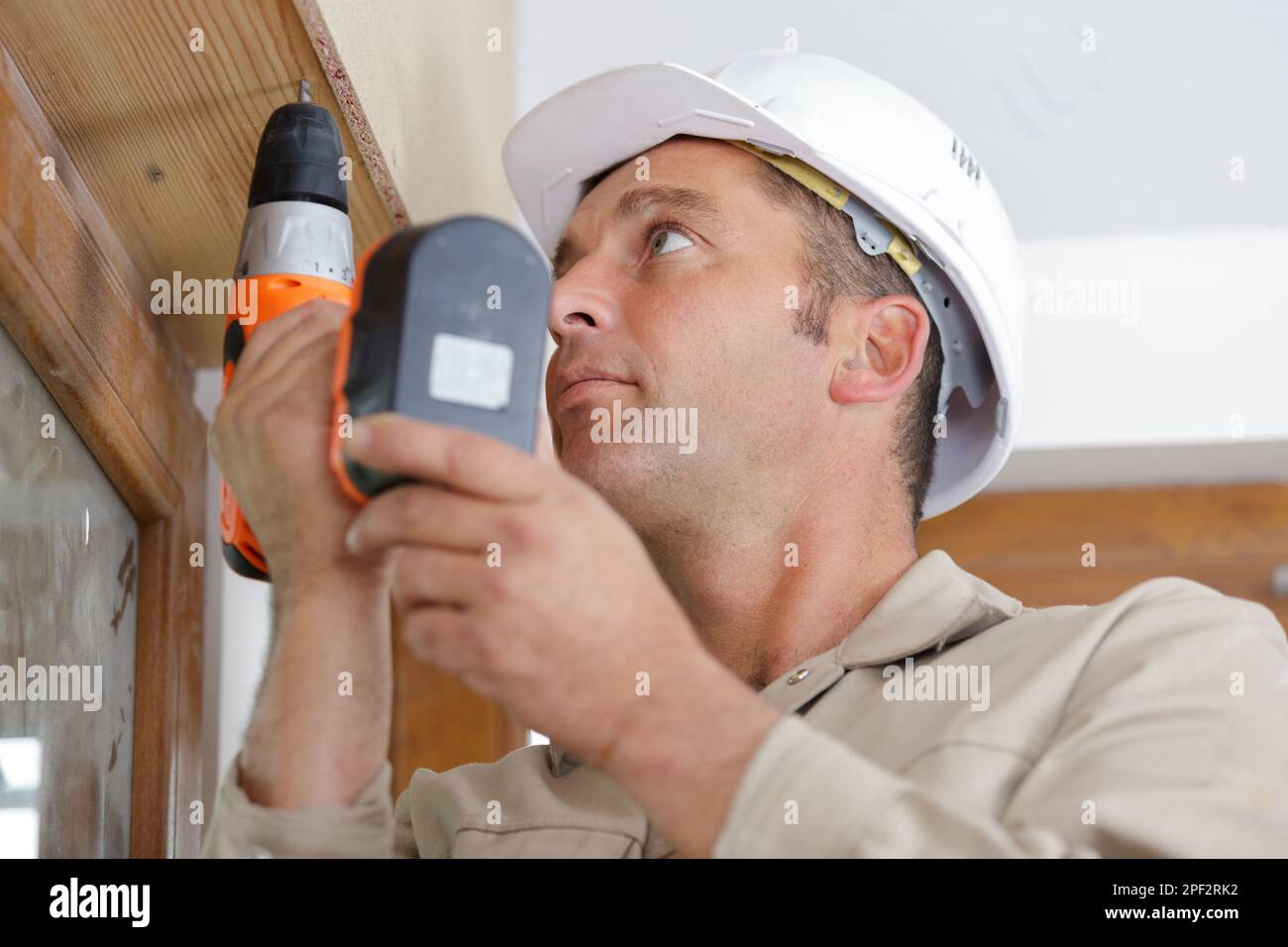 construction worker fixing the drywall to the ceiling Stock Photo - Alamy