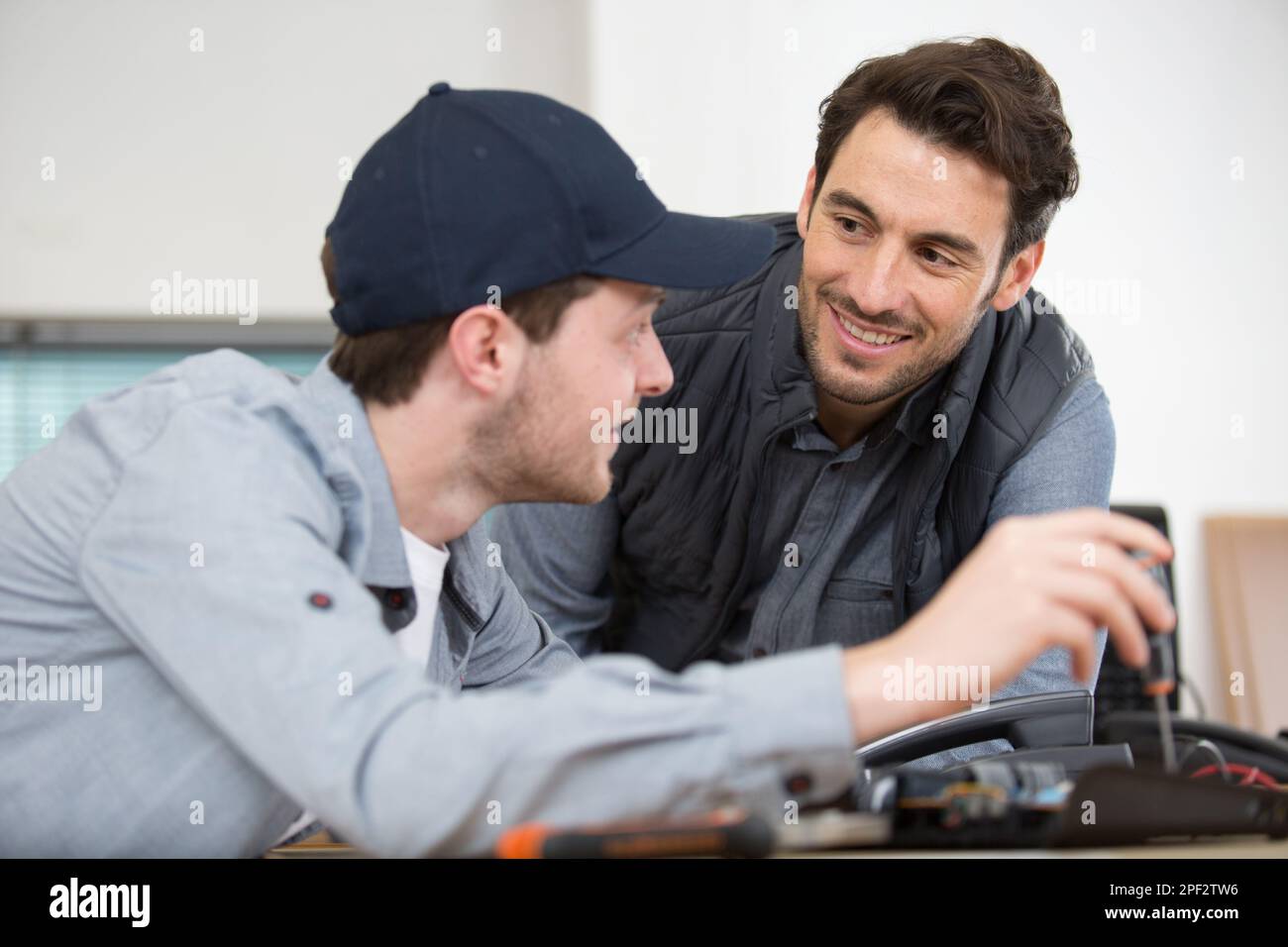 Automobile experts hi-res stock photography and images - Alamy