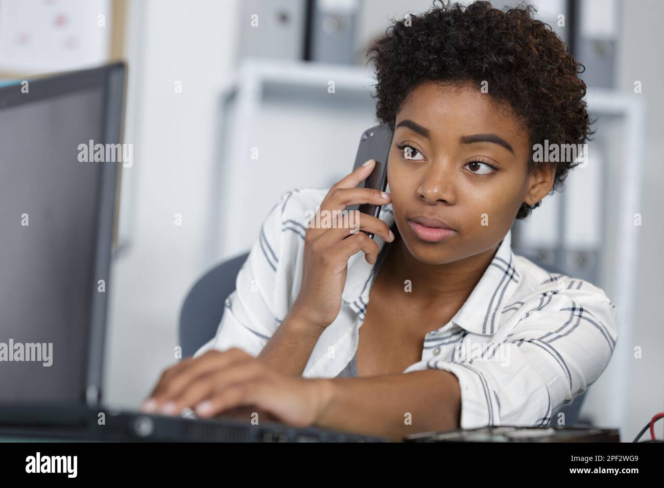 frustrated woman having problem with her pc Stock Photo - Alamy