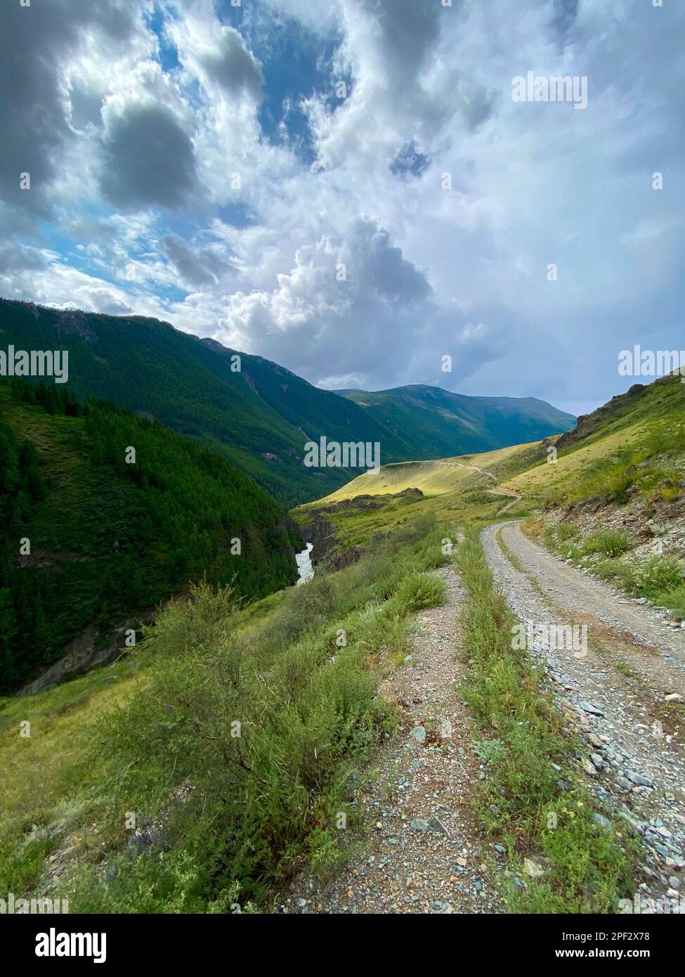 Field road under gorge hi-res stock photography and images - Alamy