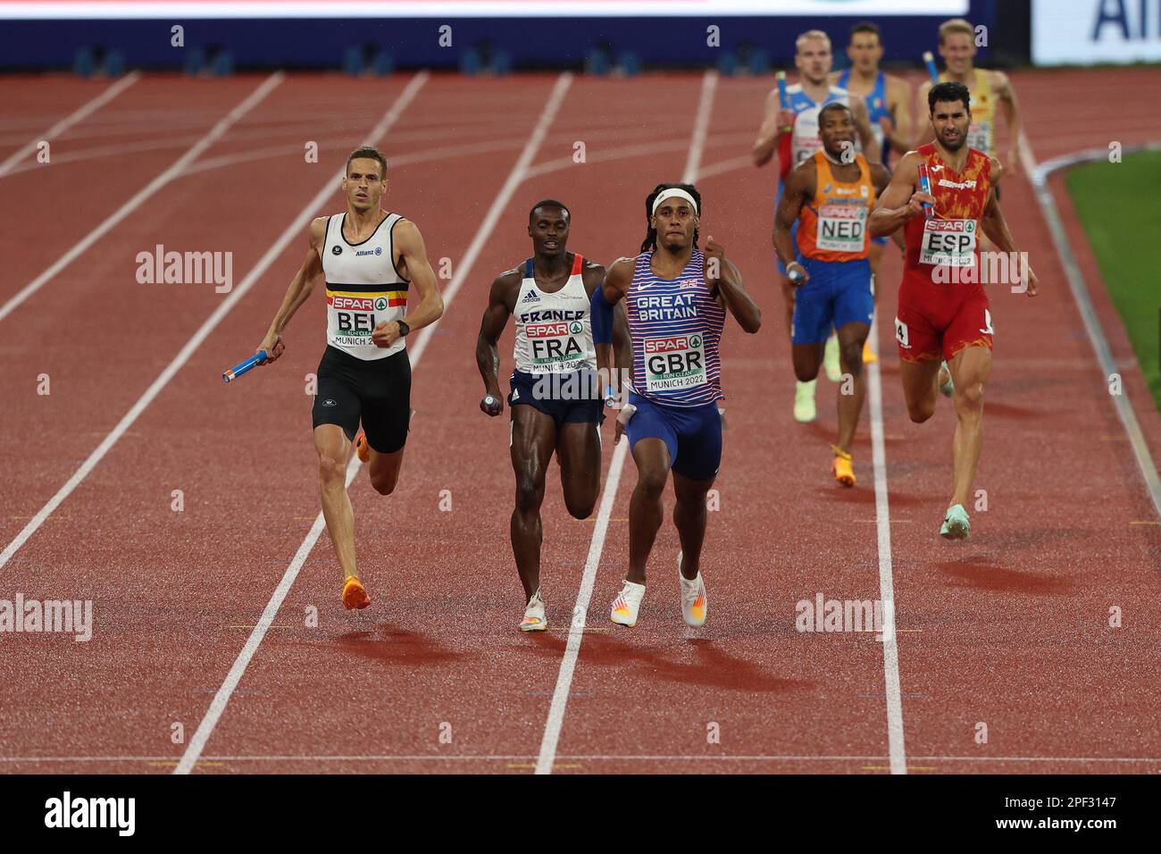 Alex HAYDOCK-WILSON leading in the Great Britain Team in the 4 * 400m ...