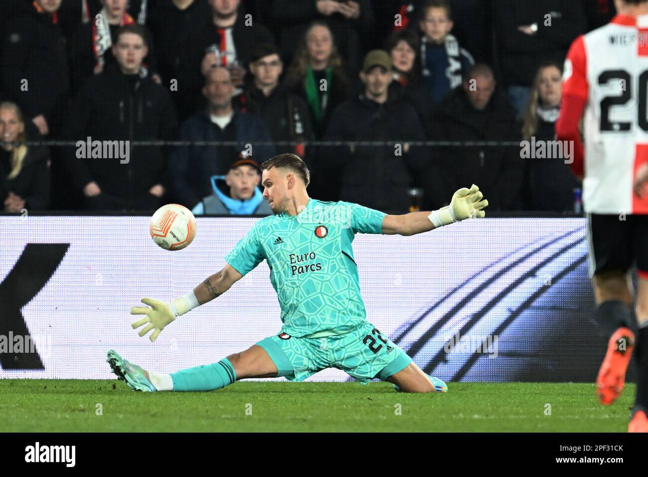 ROTTERDAM - Feyenoord goalkeeper Timon Wellenreuther during the UEFA ...