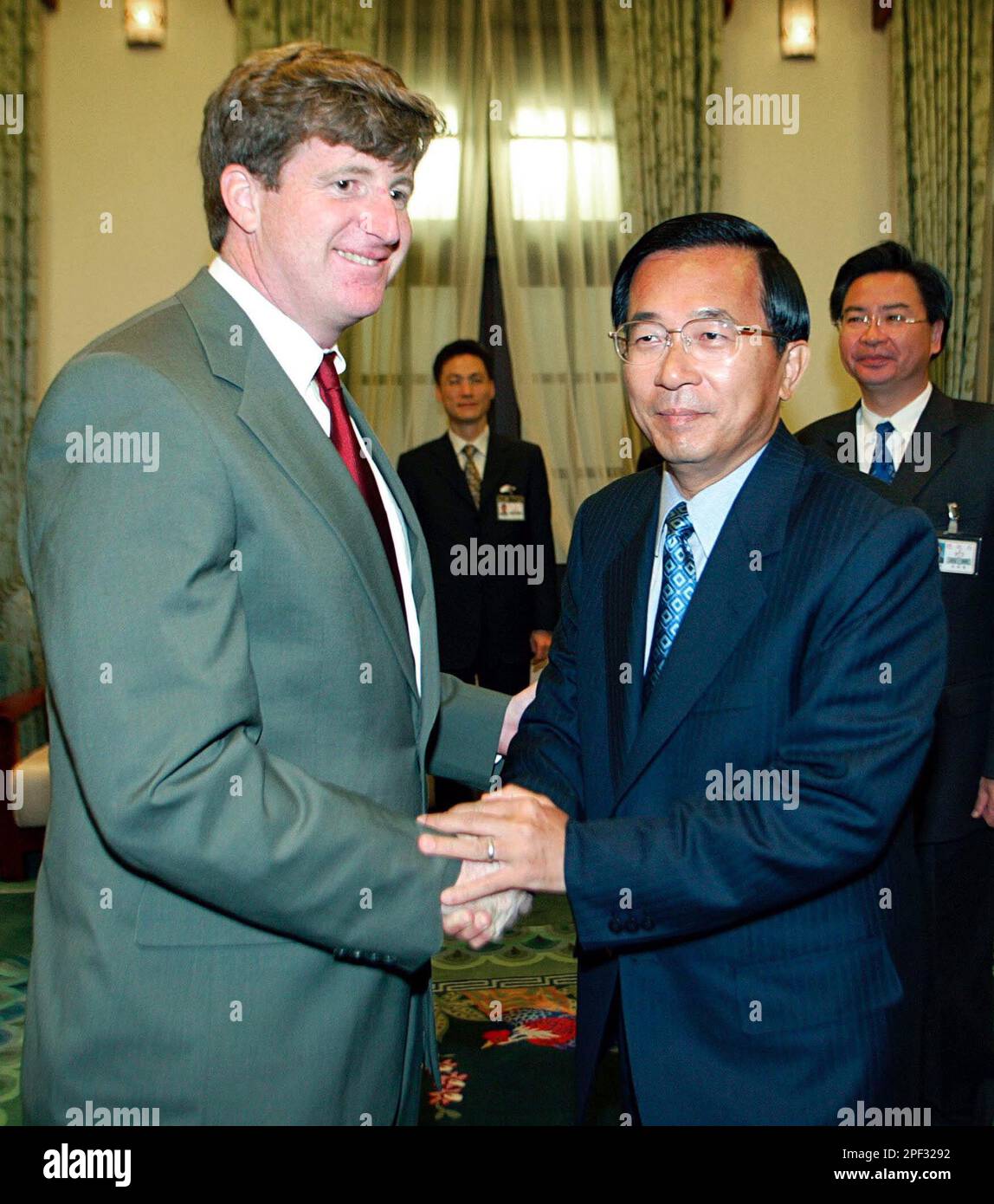Taiwan President Chen Shui-bian shakes hands with U.S. congressman ...