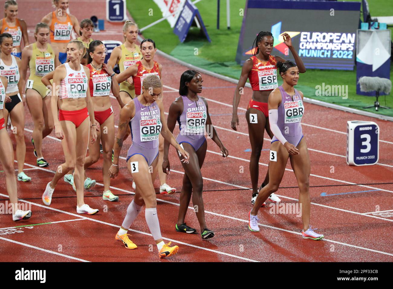 Ama PIPI, Jodie WILLIAMS, Nicole YEARGIN walking onto the track prior to the start of 4 *400m ...
