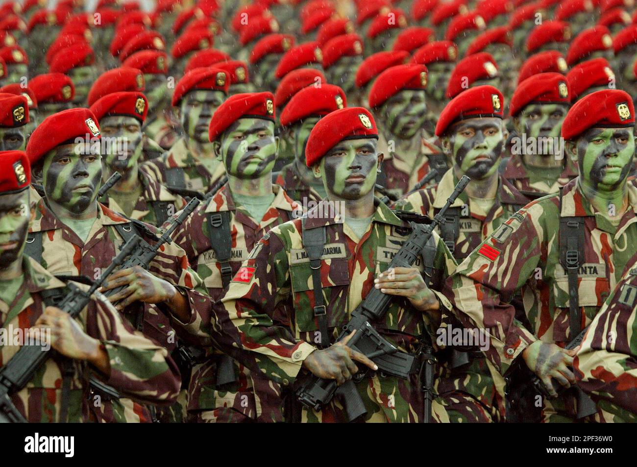 Indonesian soldiers of Special Forces Commandos (KOPASSUS) march during ...