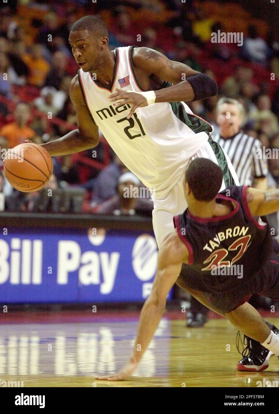Miami's Darius Rice (21) collides with Temple's Mario Taybron as Rice ...