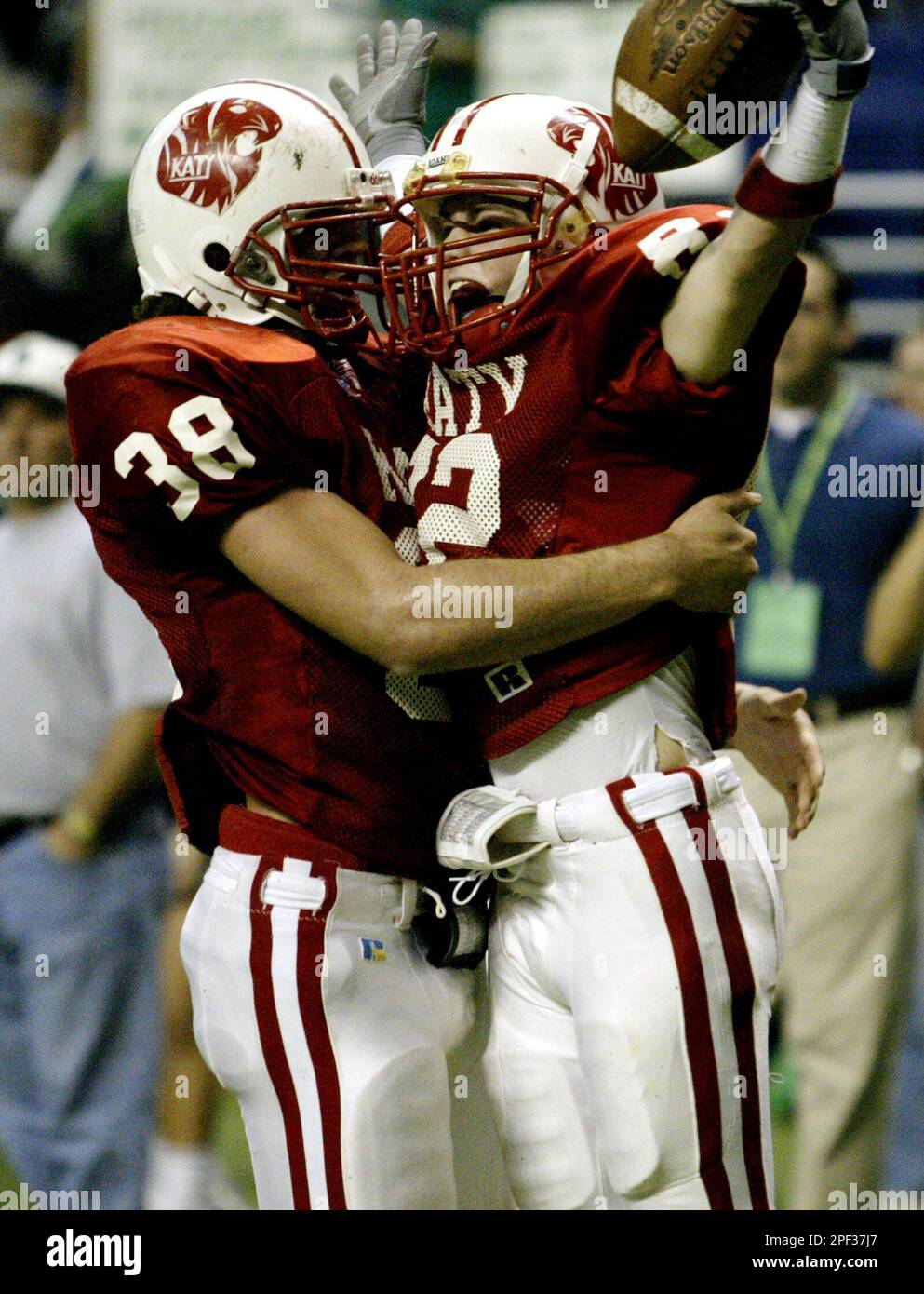 Katy wide receiver Chris Pedlar (82) and Bryan Thompson (38) celebrate ...