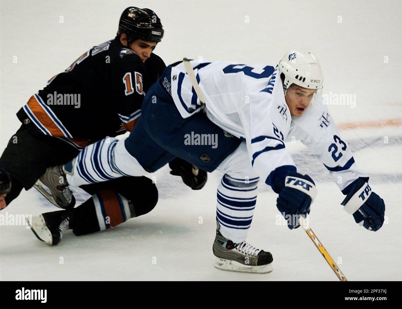 Toronto Maple Leafs left wing Alexei Ponikarovsky of Ukraine (23) tries ...