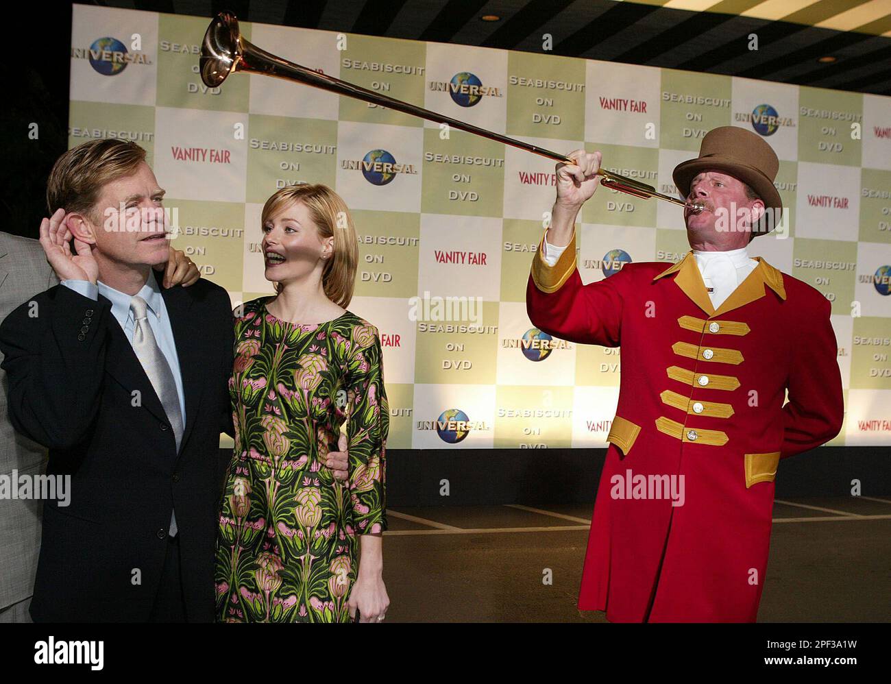 William H. Macy and Elizabeth Banks arrive at the Beverly Hills Hotel ...