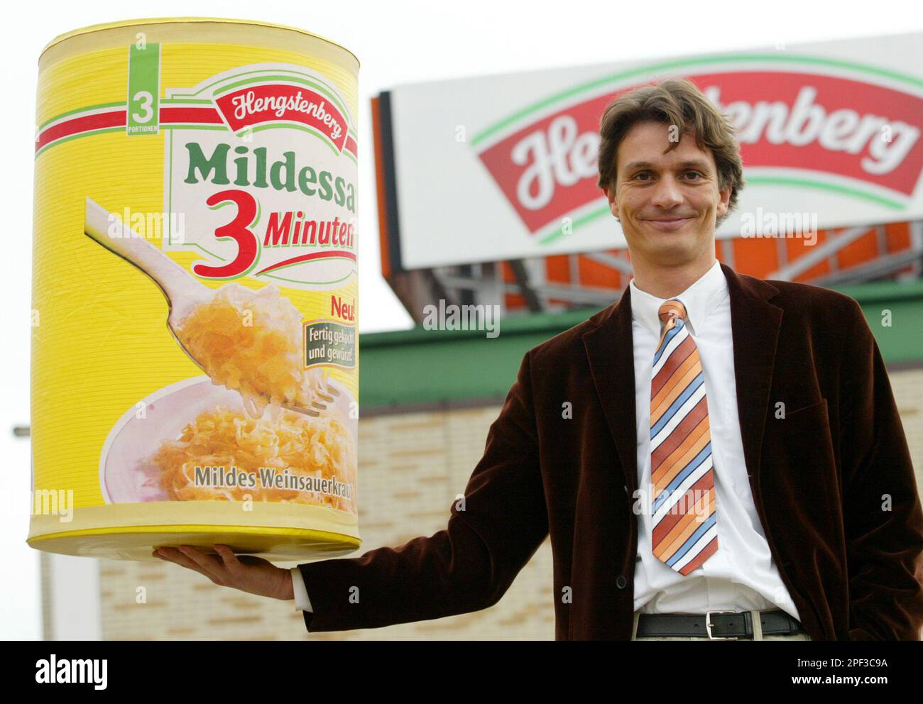 ** ARCHIV ** Eine ueberdimensionale, aufblasbare Dose "Mildessa ...