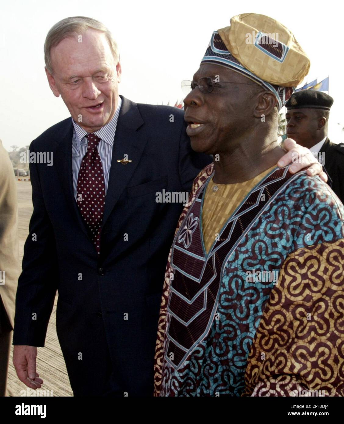 Canadian Prime Minister Jean Chretien puts his arm around Nigerian ...