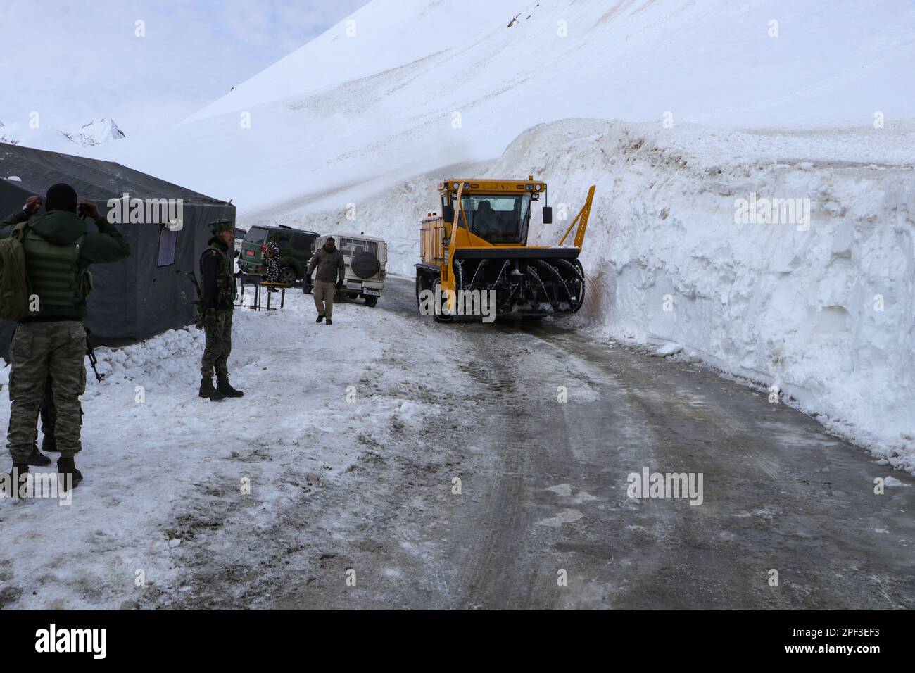 India deadly roads hi-res stock photography and images - Alamy