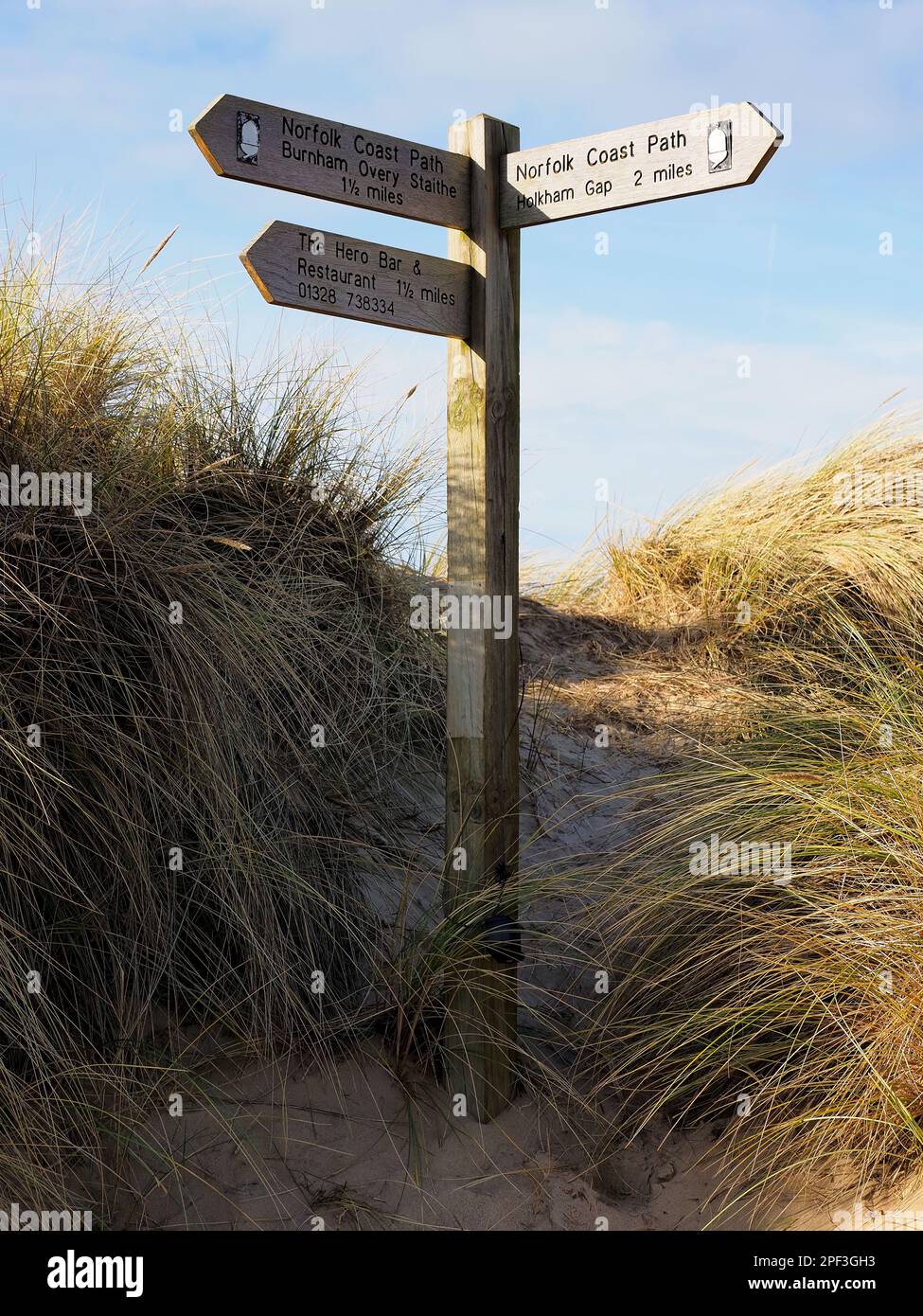 Norfolk Coast Path Wooden Signpost in Sand dunes at Burnham Overy ...