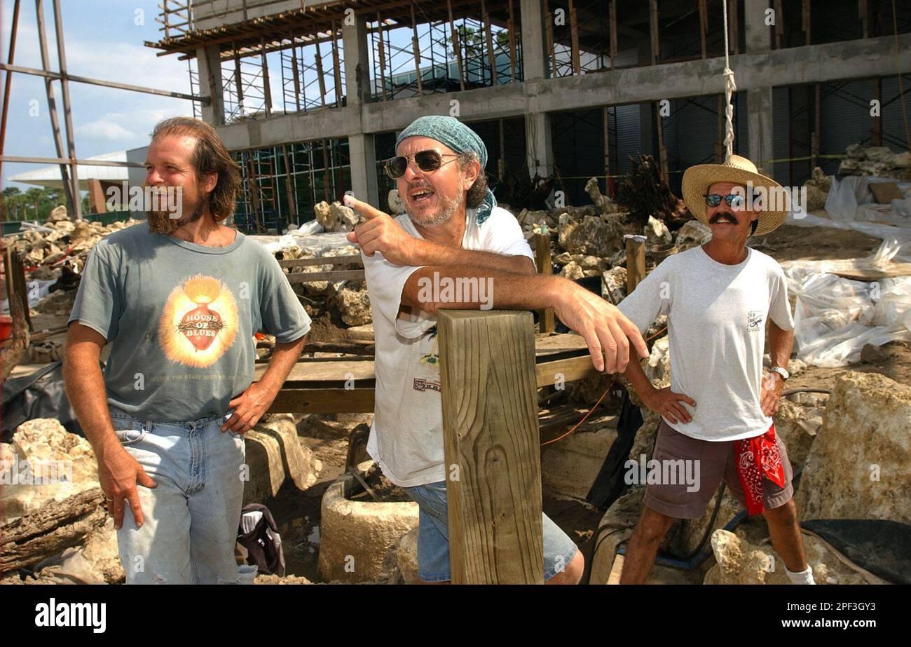 ** ADVANCE FOR WEEKEND DEC. 6-7 ** Bruce Morgan, center, talks with his ...