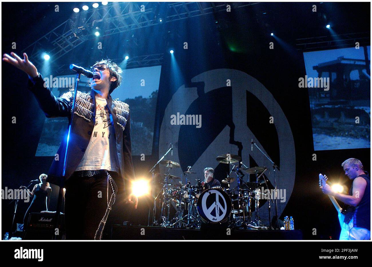 Beto Cuevas, leader od Chile's rock band La Ley performs at Buenos ...