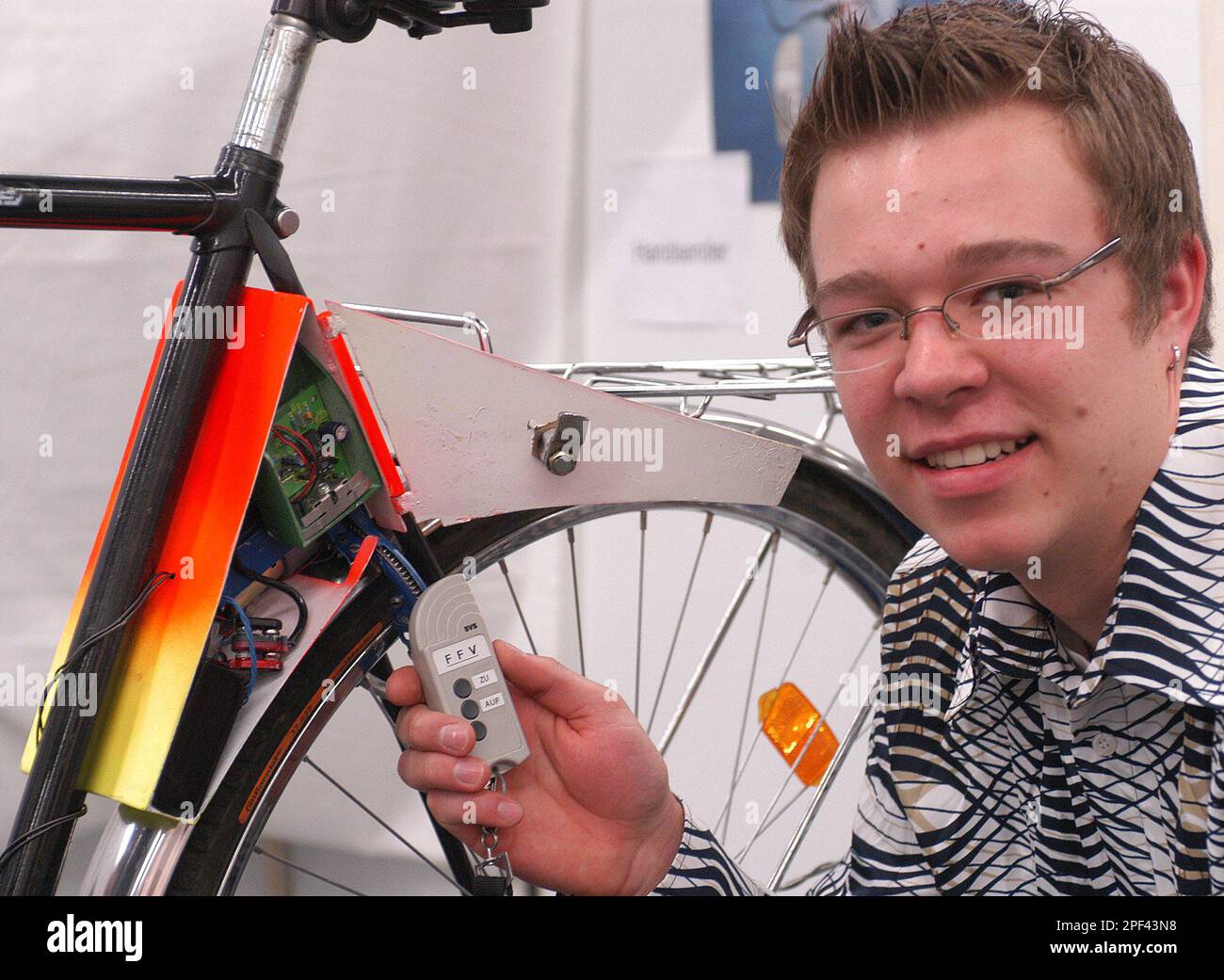 Fahrraddynamo hi-res stock photography and images - Alamy