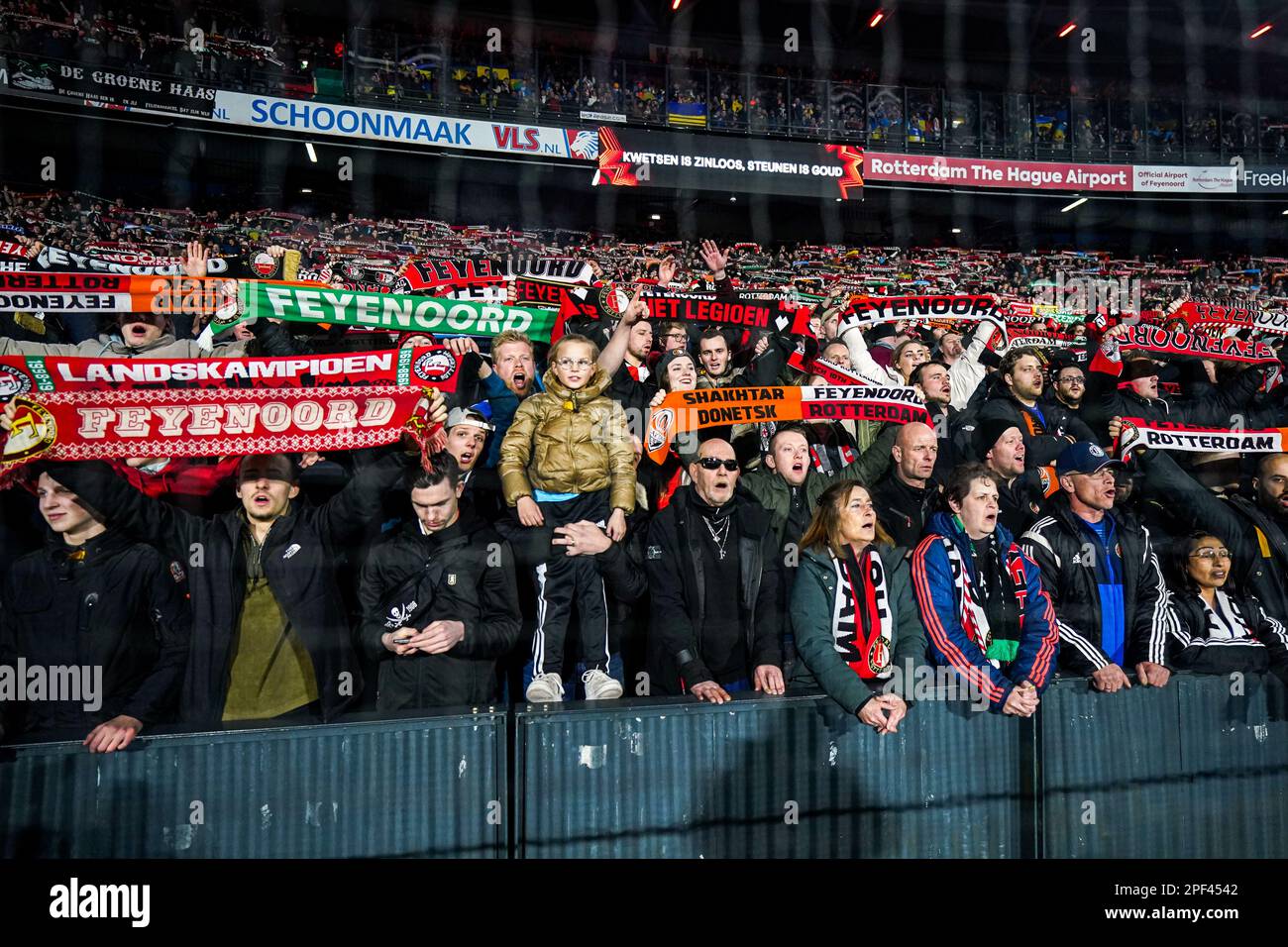Rotterdam - Fans of Feyenoord celebrate during the match between ...