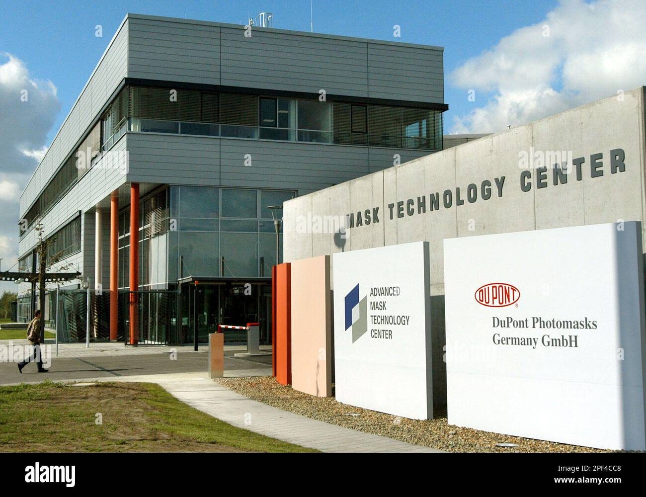 Aussenansicht des Advanced Mask Technology Center, AMTC, in Dresden am ...