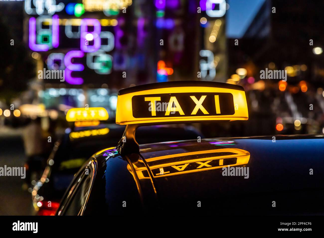Taxi stand with taxi in the city centre at night, symbol photo ...