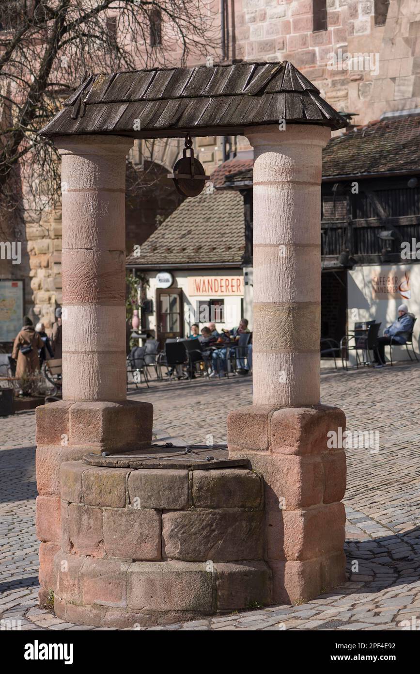 Historical draw well, Tirgaertnertorplatz, Nuremberg, Middle Franconia ...