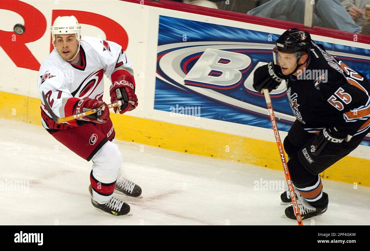 Washington Capitals' Sergei Gonchar of Russia (55) looks for the puck ...