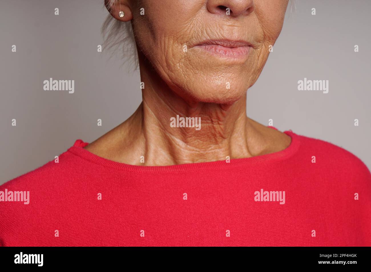 close-up of wrinkled skin mature woman's neck and face Stock Photo - Alamy