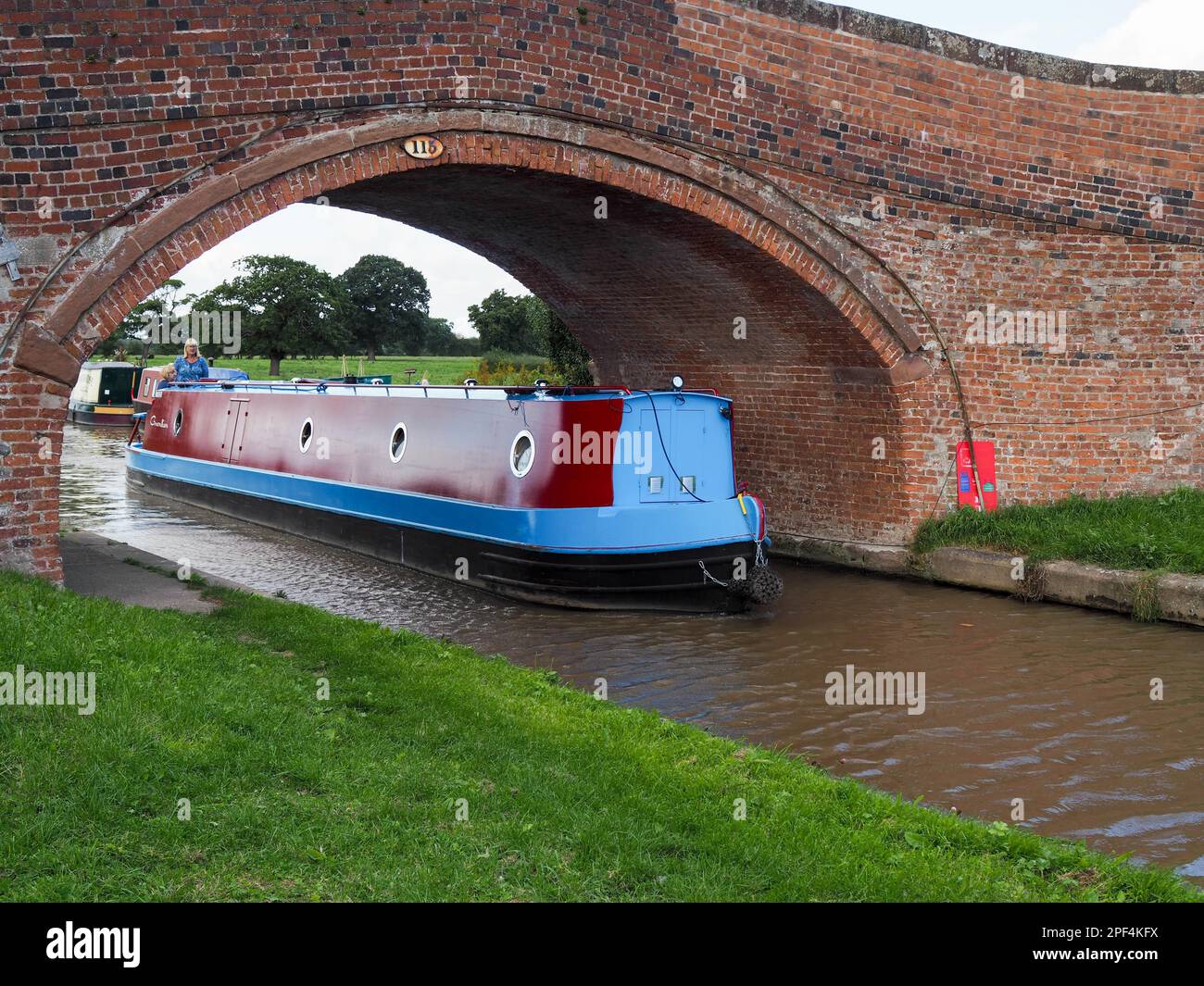 Shropshire union canal boat hi-res stock photography and images - Alamy