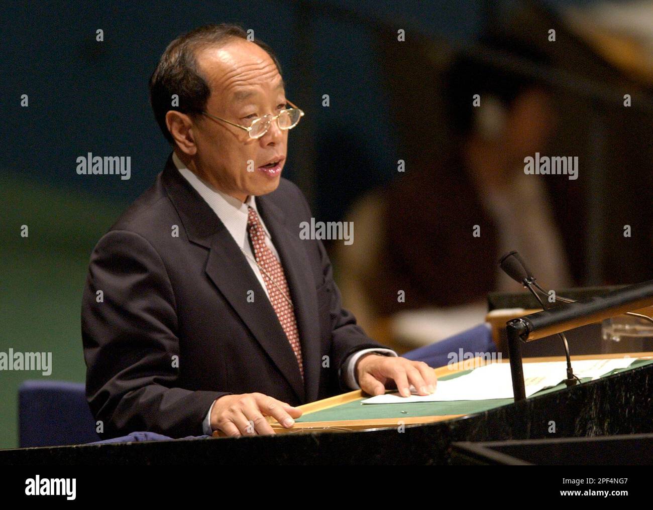 Chinese Foreign Minister Li Zhaoxing addresses the General Assembly at ...