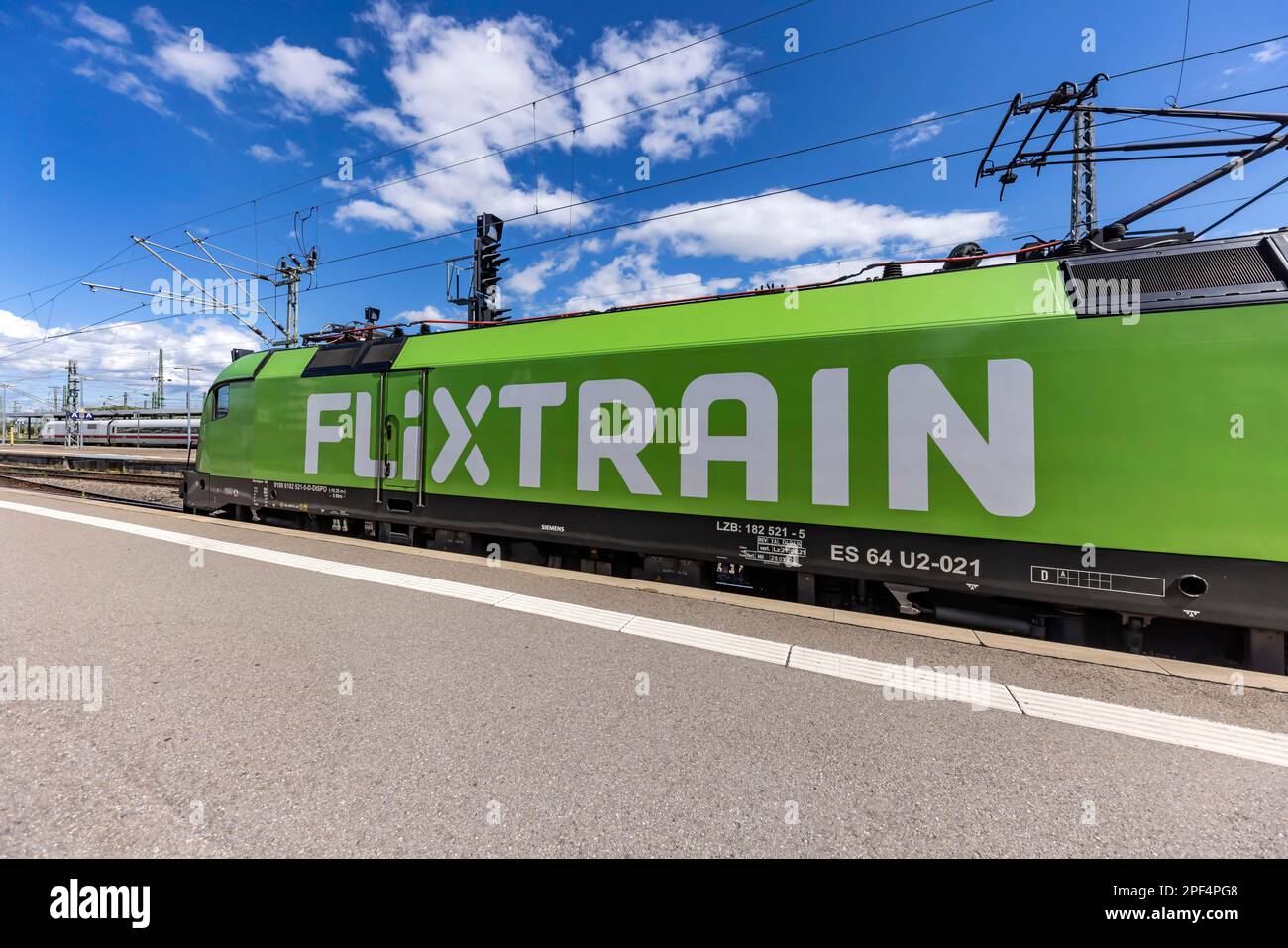 Flixtrain, Central Station, Stuttgart, Baden-Wuerttemberg, Germany ...