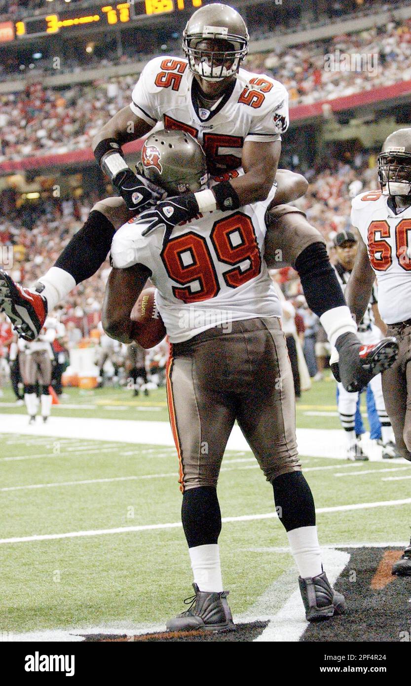 Tampa Bay Buccaneers Warren Sapp (99) celebrates his touchdown with ...