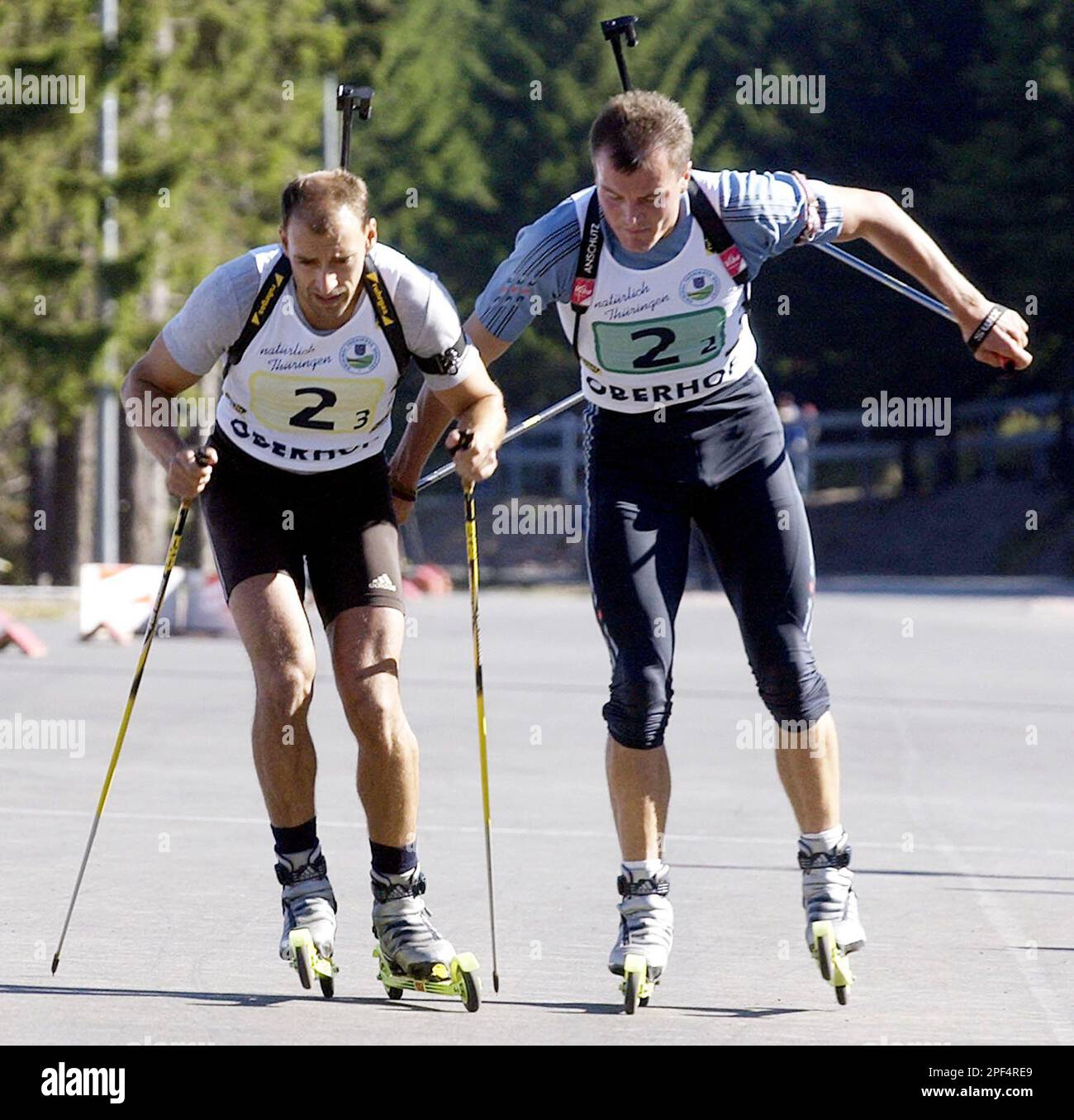 Die Biathleten Frank Luck, links, und Sven Fischer, rechts, beim ...