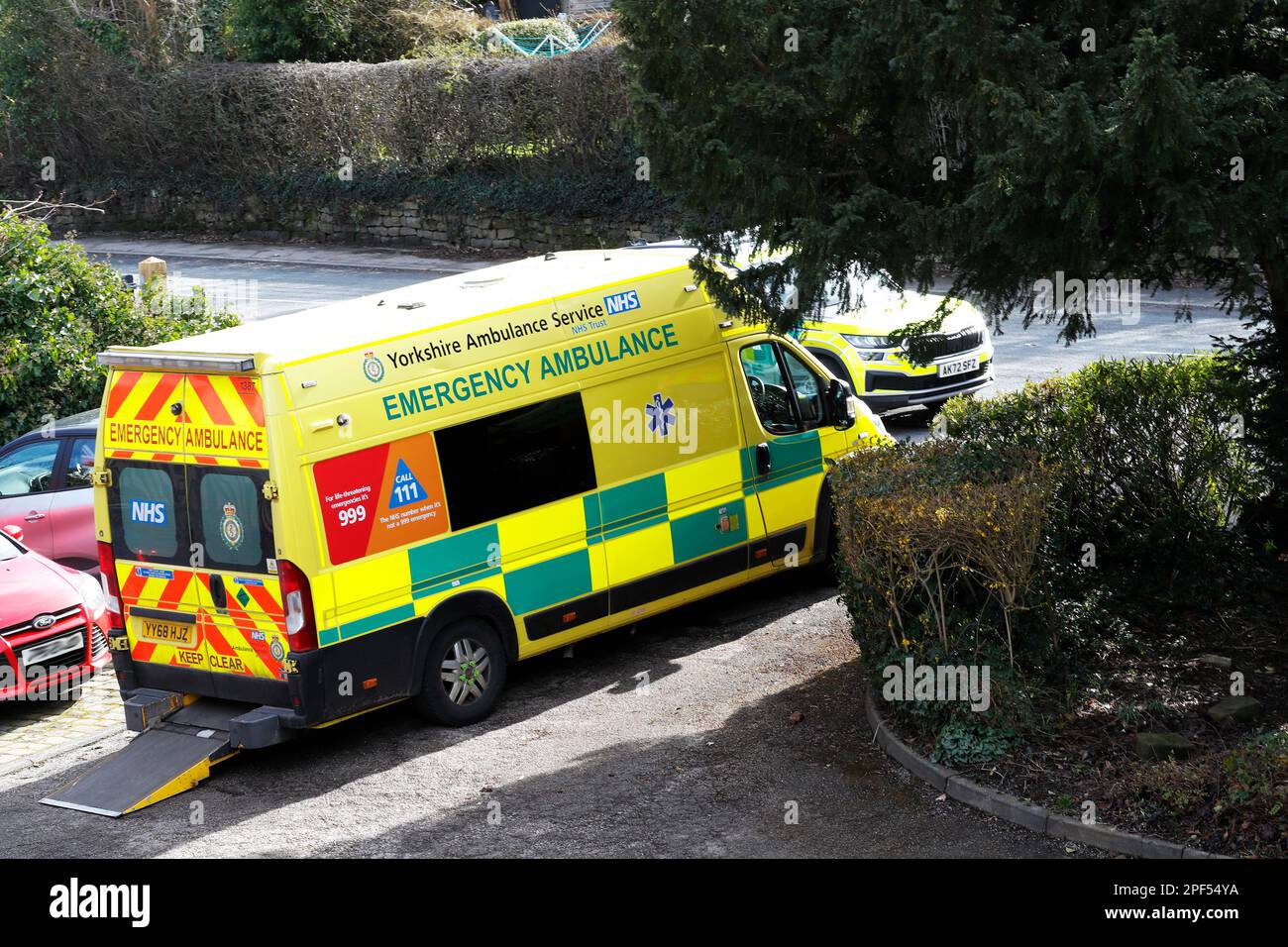 Yorkshire Ambulance Service, Emergency Ambulance on a life saving call ...