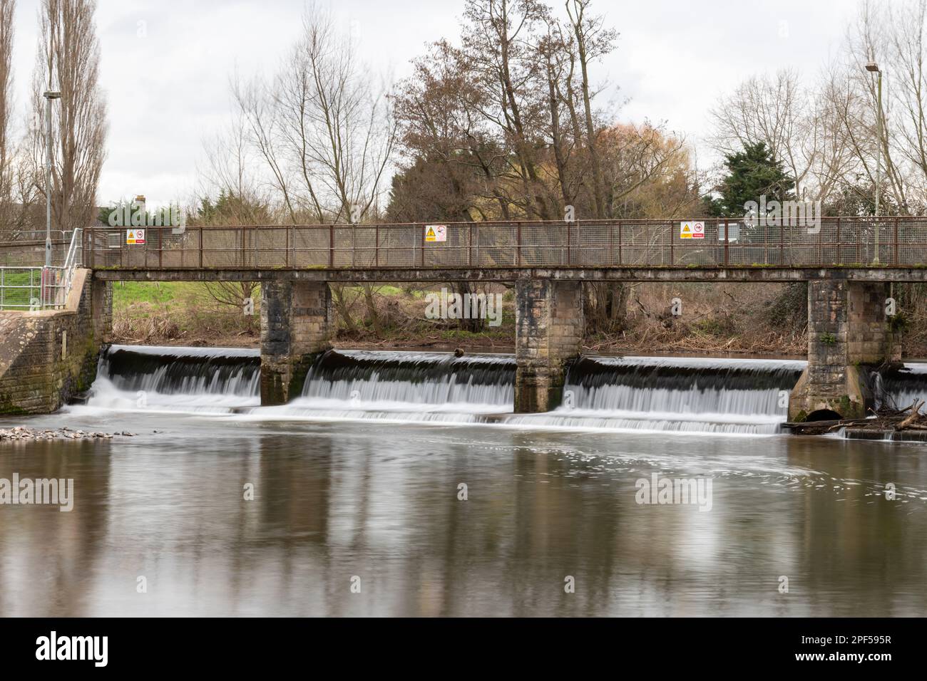 The river Tone flowing through French Weir in Taunton in Somerset Stock ...