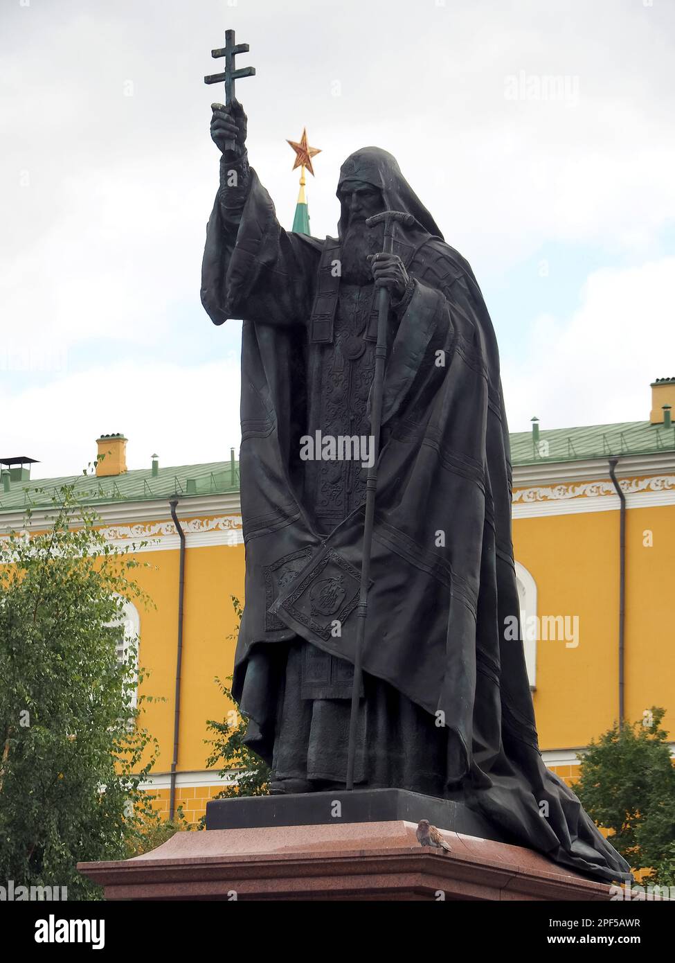 Monument to Patriarch Hermogenes, Alexander Gardens, Moscow, Russia ...