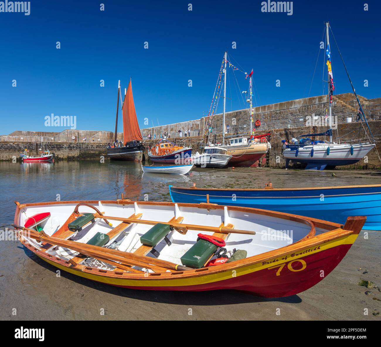 Taditional boat festival hi-res stock photography and images - Alamy