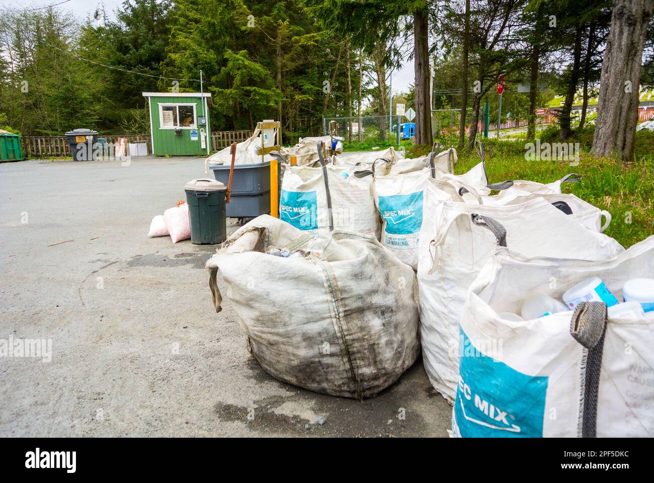 Recycle bins hi-res stock photography and images - Alamy