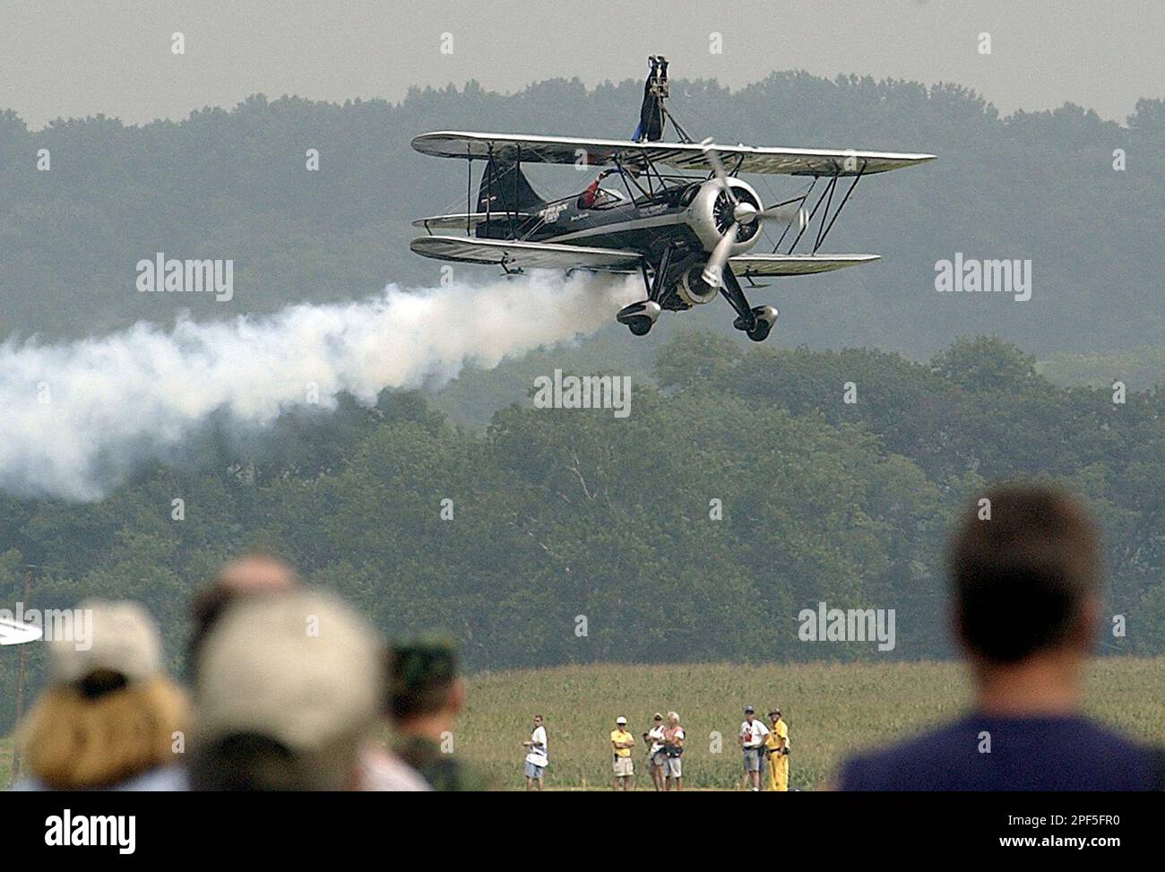 Wing walker Kyle Franklin hangs upside-down and shakes hands with his ...