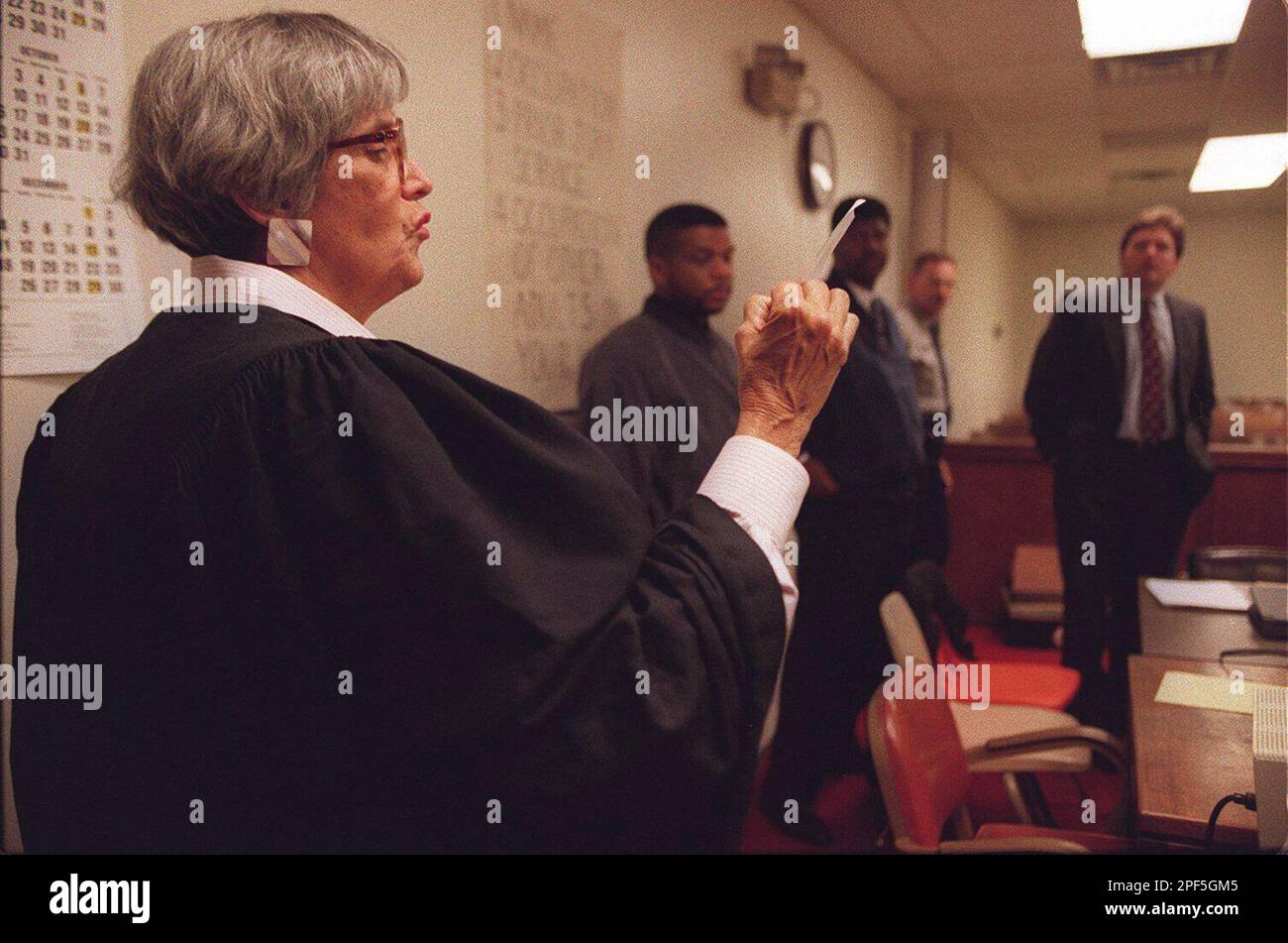 JUDGE 5/C/04OCT95/SC/LS JUDGE CAROL BROSNAHAN INFORMS THE COURTROOM ...