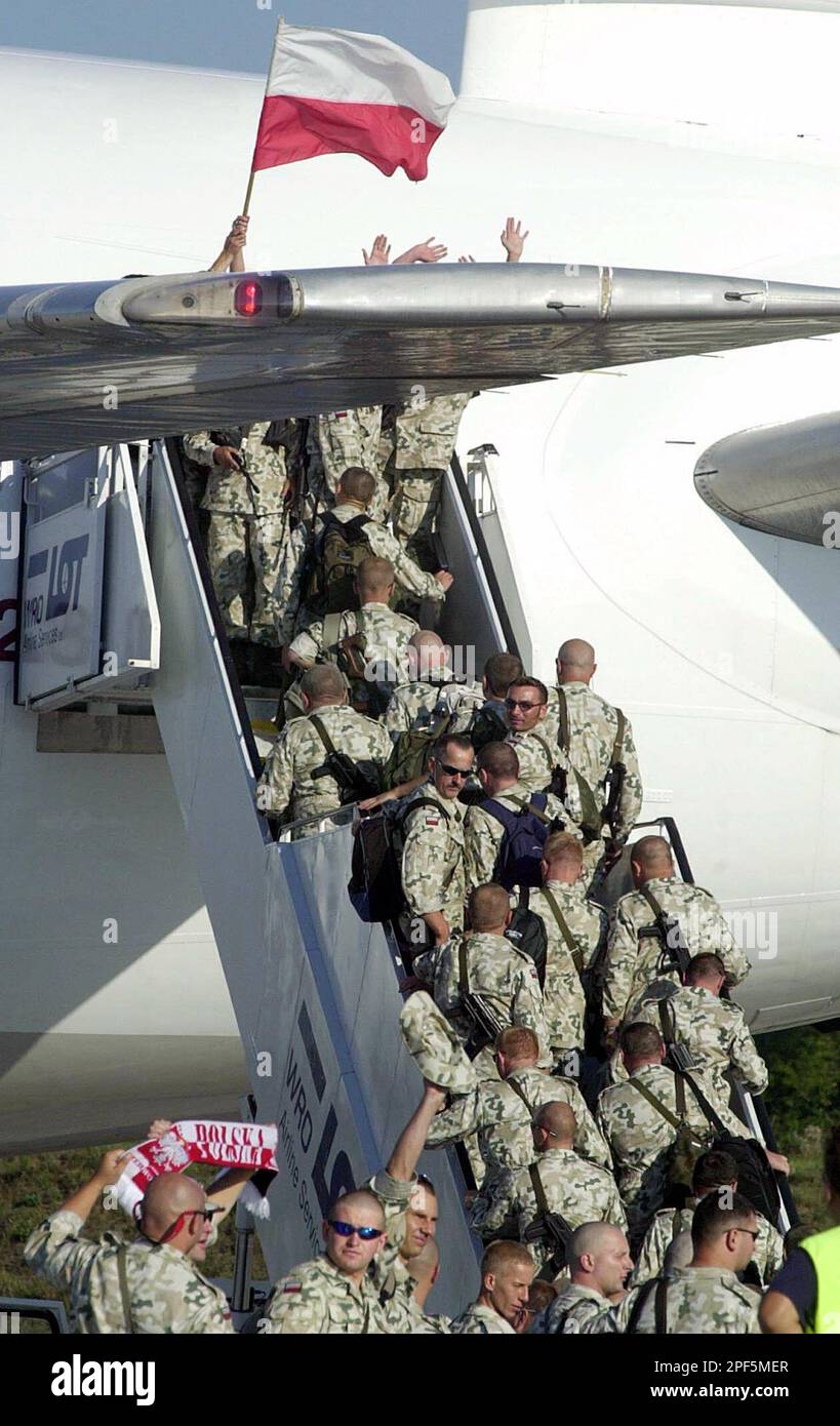 Polish soldiers board an airplane at the Wroclaw Airport Thursday Aug ...