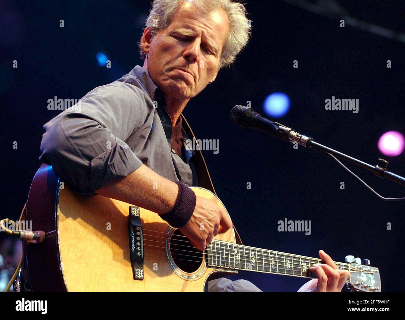 Der oesterreichische Liedermacher Georg Danzer bei seinem Auftritt an ...